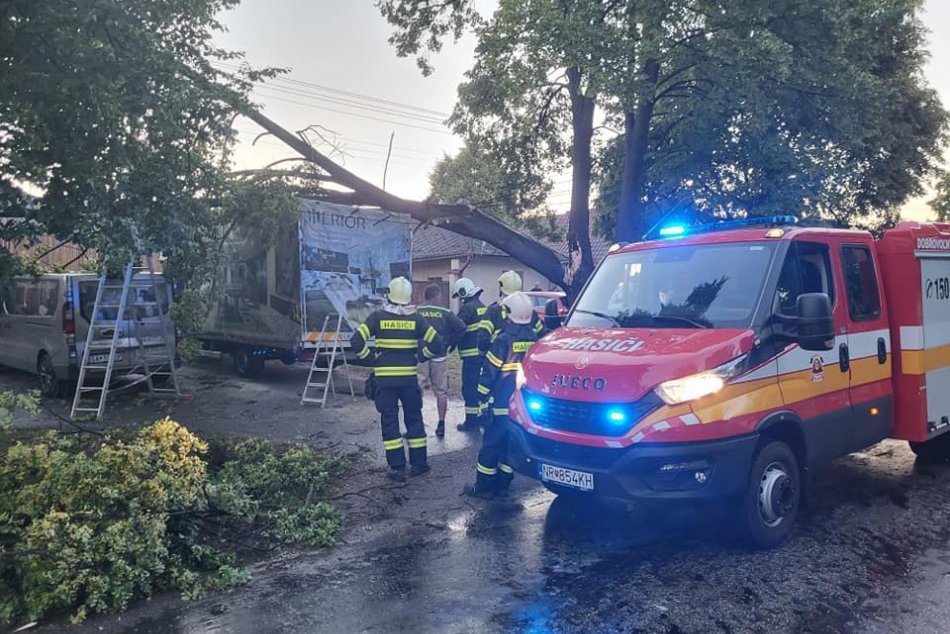 Silný vietor vyvracal stromy aj v okolí Nitry: Na…